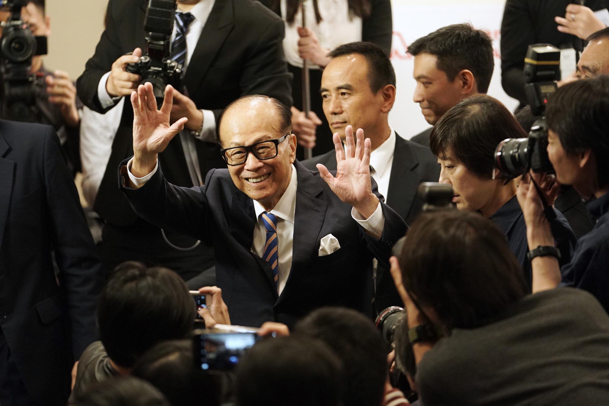 Li Ka-shing steps down, bringing nearly 7-decade career to an end